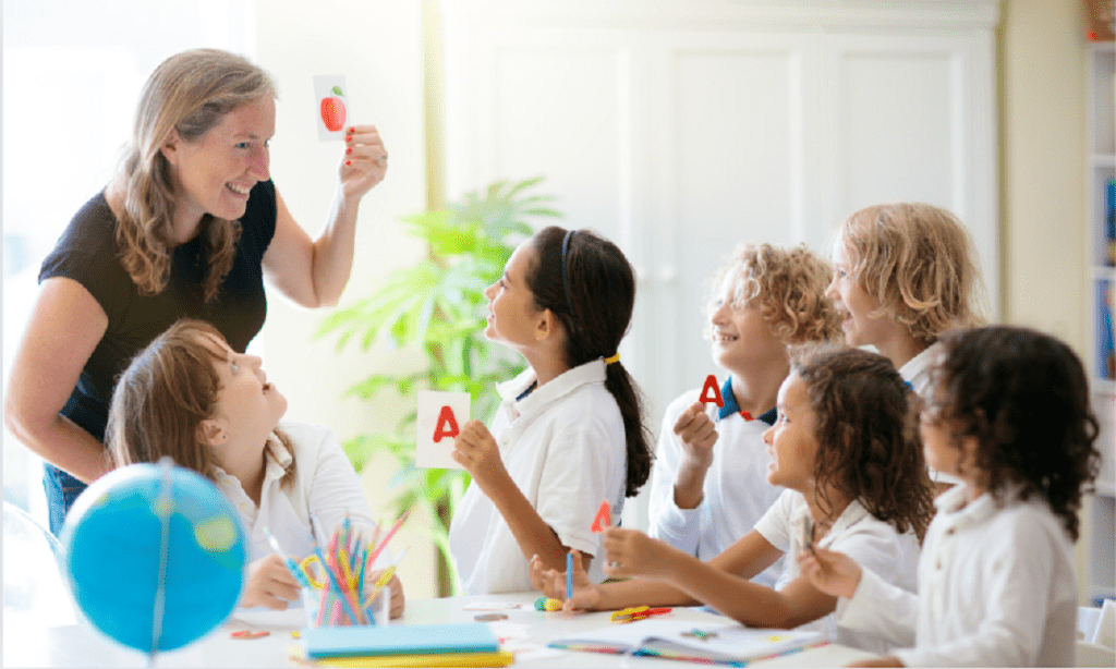 Teaching Primary English: A Complete Guide for Educators