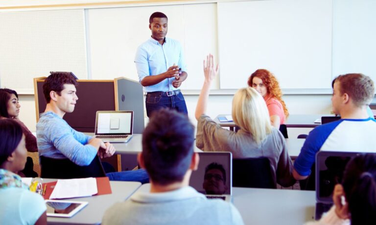 Requirements to Be a Teaching Assistant (UK 2025) | Unified Course