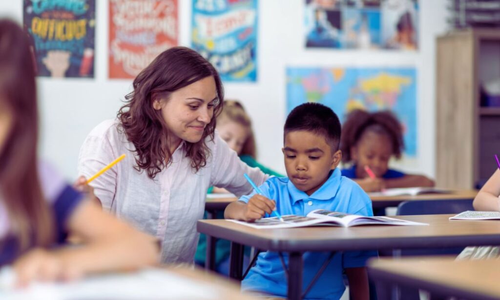 What Does a Teaching Assistant Do? Simple Guide